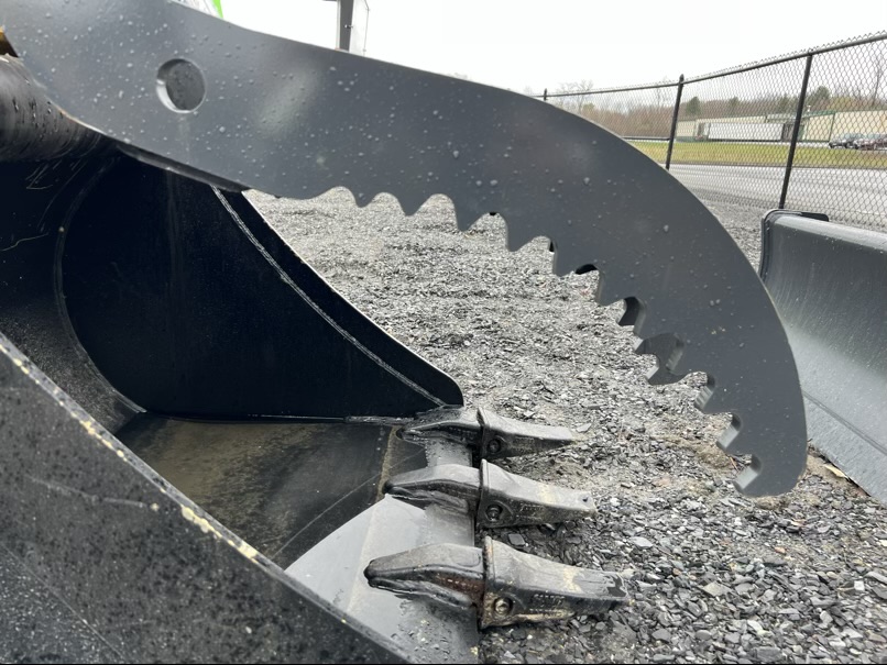 Hydraulic Thumb for 350 Series - Eagle Rental