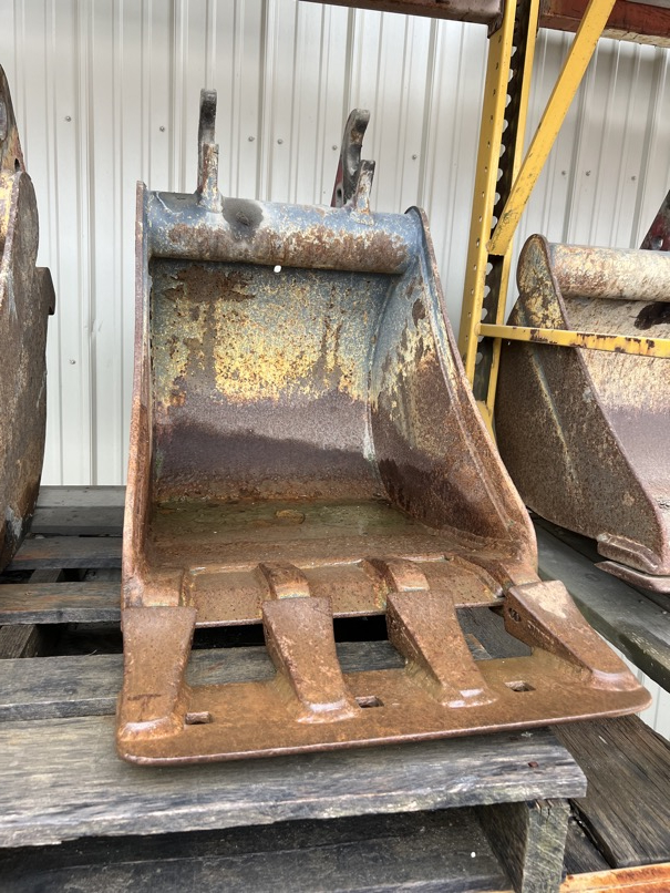 18" Digging Bucket for 50, 60 Series - Eagle Rental